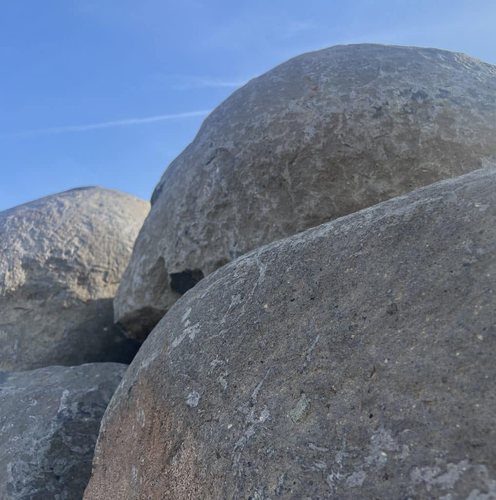 Schöne Basalt Findlinge lieferbar!