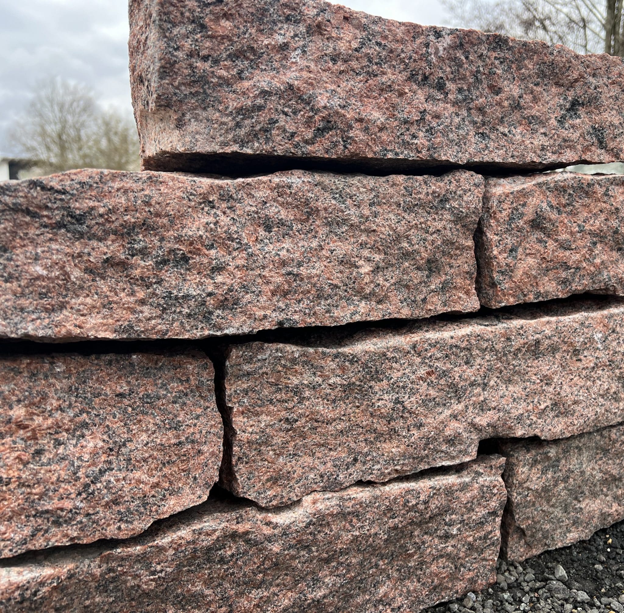 Granit Mauerstein Vanga rot 10 gespalten - BollerRocks