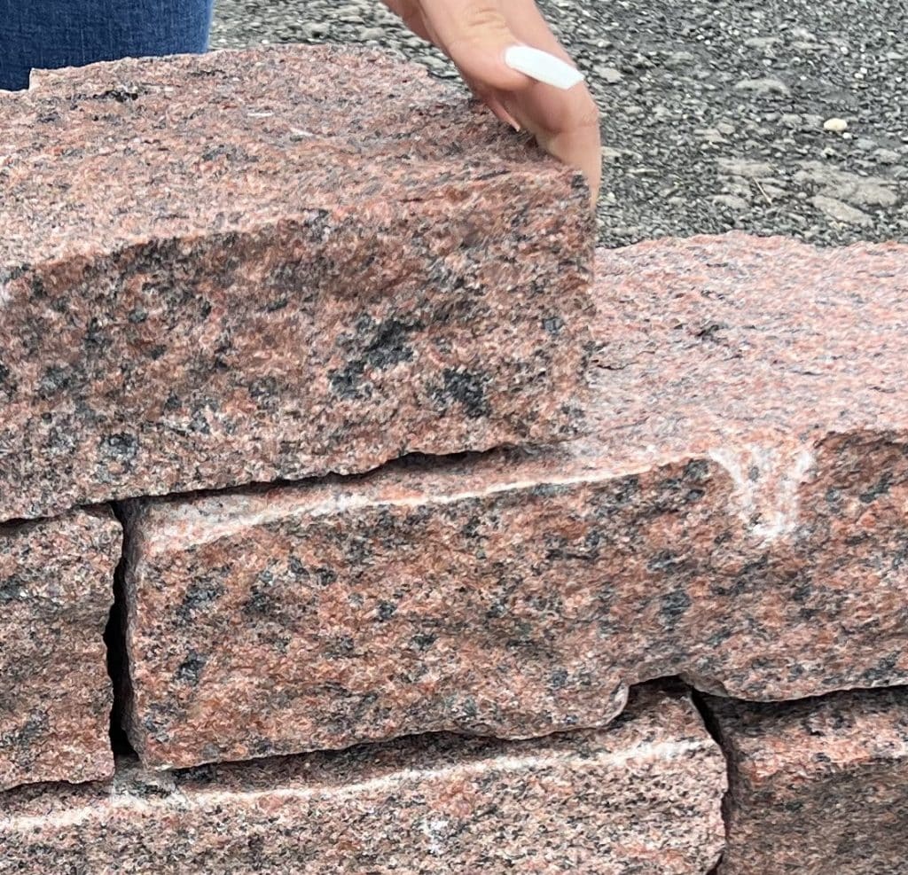 Granit Mauerstein Vanga rot 10 gespalten - BollerRocks