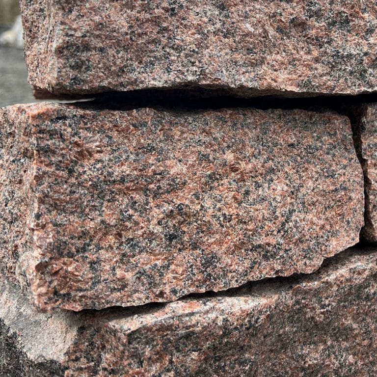Granit Mauerstein Vanga rot gespalten 10x20x40 - BollerRocks