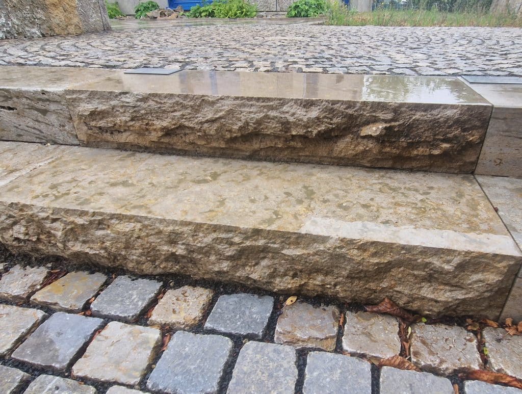 Naturstein Muschelkalk Blockstufen lieferbar