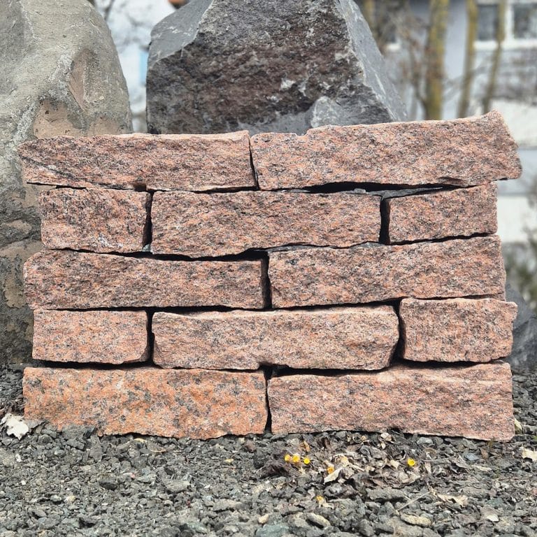 Granit Mauerstein Vanga rot gespalten 10x20x40 - BollerRocks